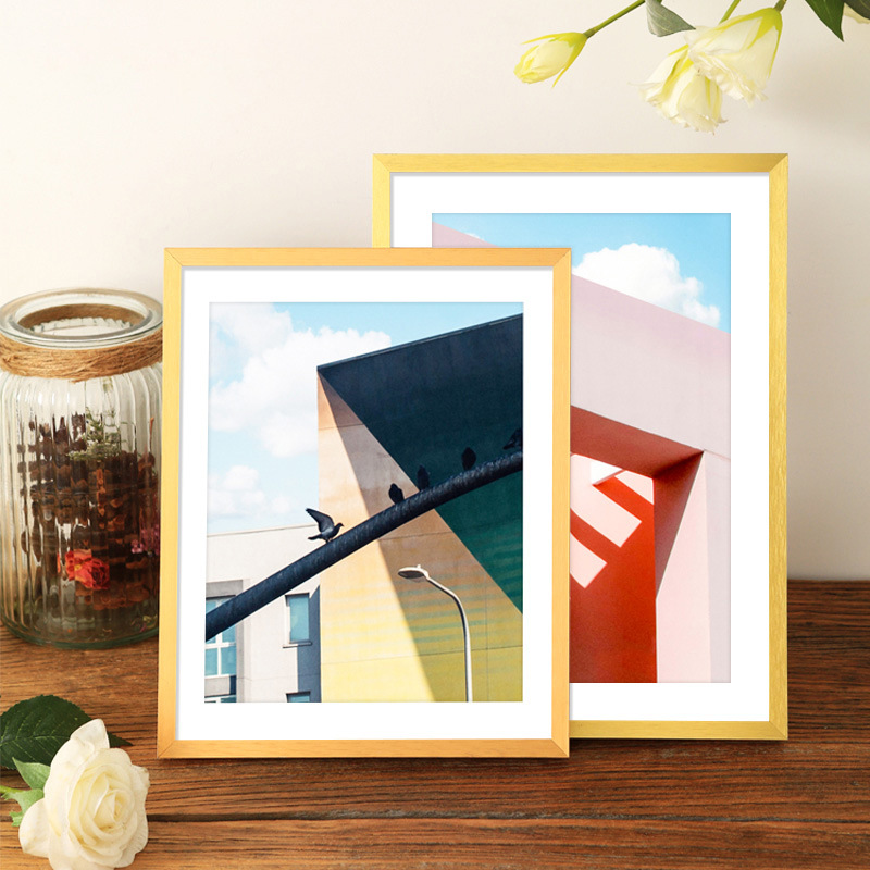 Simple and modern three-dimensional metal picture frame